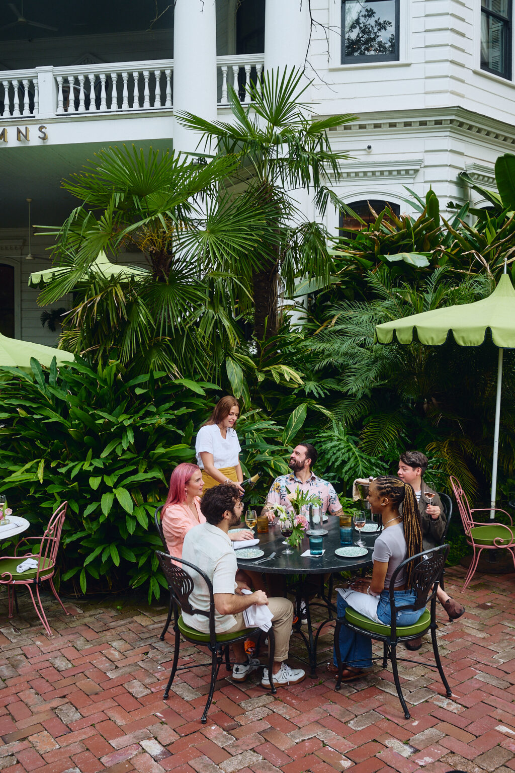 RESTAURANT & BAR - Columns